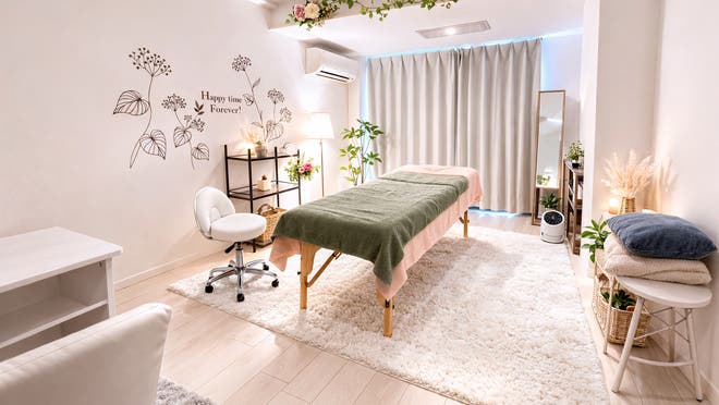 【心斎橋/長堀橋徒歩5分】白基調の清潔な多目的個室サロン🌸ゴミ捨てOK片付け15分無料!シャワー完備!マッサージ/エステ/会議の写真1