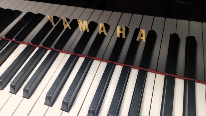 山形市|グランドピアノ2台完備のレンタル練習室の写真9