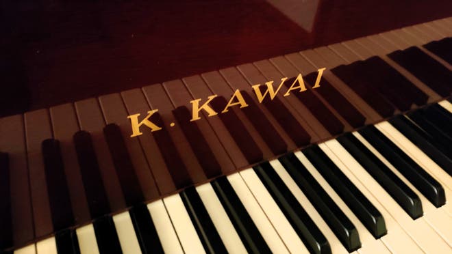 山形市|グランドピアノ2台完備のレンタル練習室の写真10