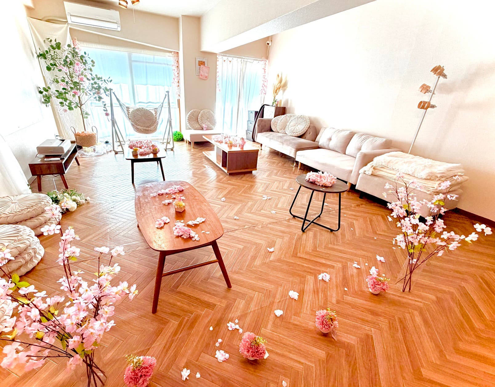 🚃新宿西口駅🚶3分🌸お花見🌸🥇認定🍿ポップコーン🍿コーヒー☕️🆓100㌅ｽｸﾘｰﾝ🎬撮影配信📡🆗ゴミ🆓の写真1