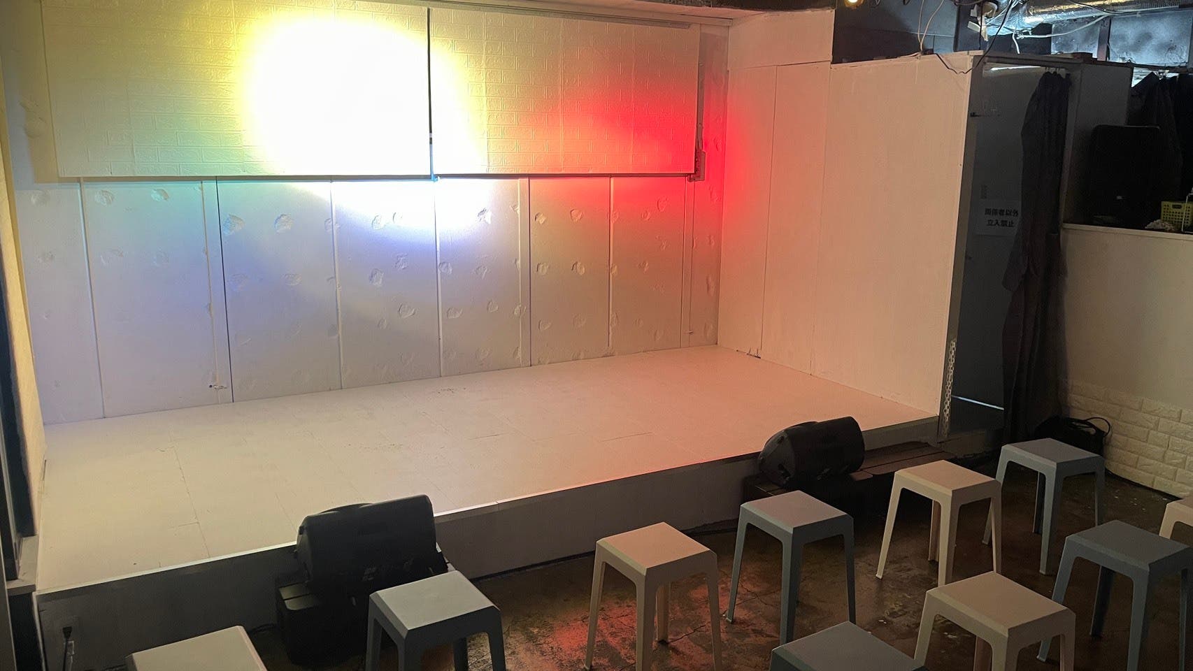 JR新大久保駅から徒歩2分のライブハウス/カフェイベントも可の写真3