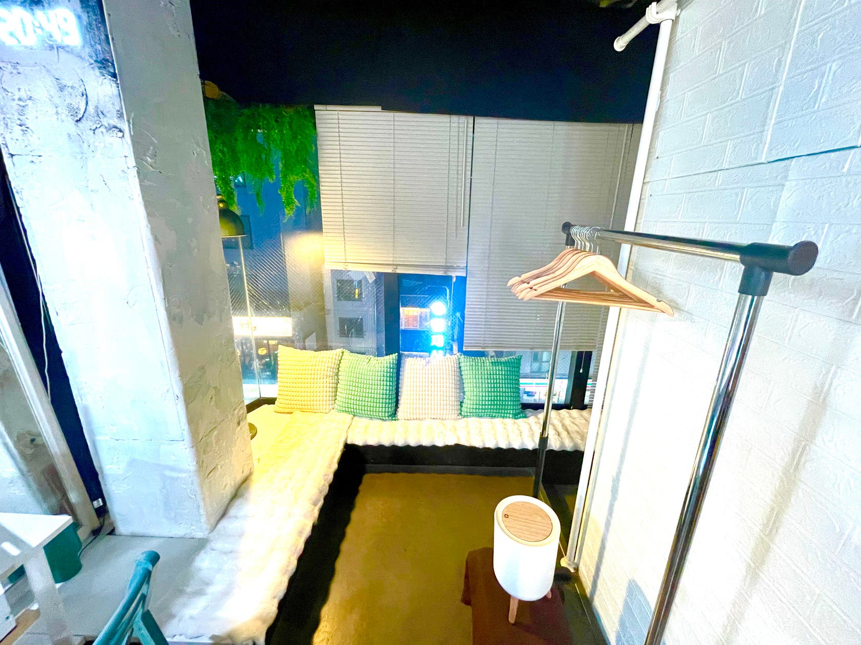 JR新大久保駅から徒歩2分のライブハウス/カフェイベントも可の写真6