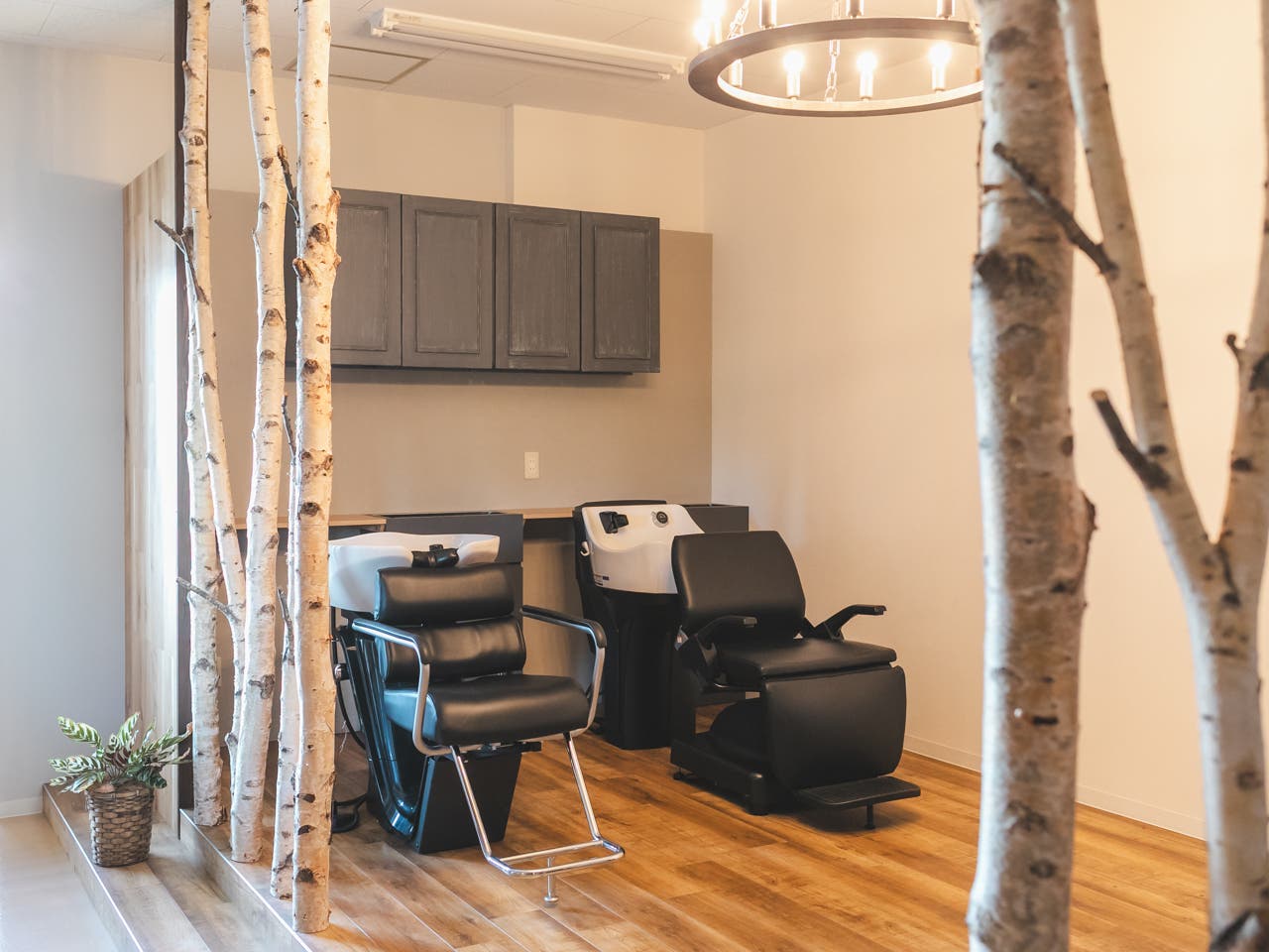 金山駅徒歩15分。イオンモール熱田の隣のビル2Fの写真3