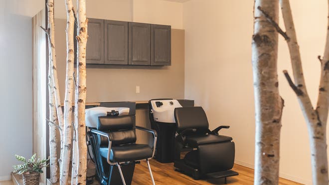 金山駅徒歩15分。イオンモール熱田の隣のビル2Fの写真3