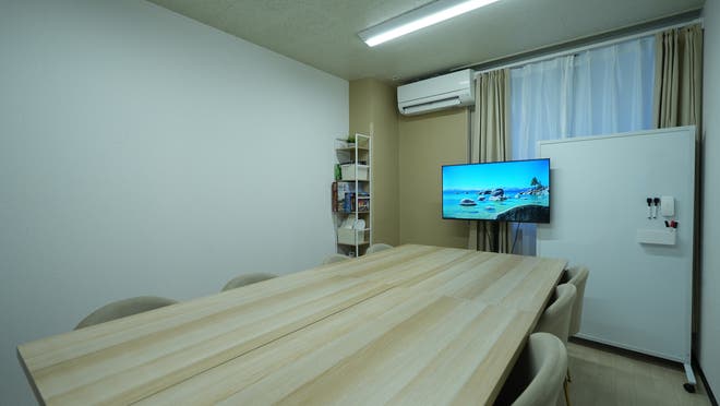 【関内駅徒歩1分】24時間利用可能!テレビ、高速WiFi、ホワイトボード完備☆会議/打合せ/オンライン/ボドゲに最適の写真2