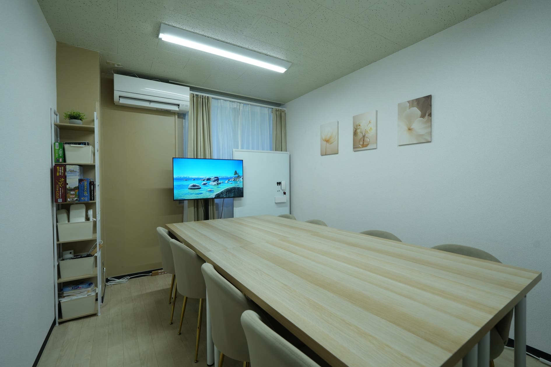 【関内駅徒歩1分】24時間利用可能！テレビ、高速WiFi、ホワイトボード完備☆会議/打合せ/オンライン/ボドゲに最適の写真4