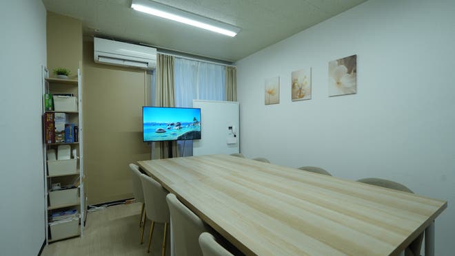 【関内駅徒歩1分】24時間利用可能!テレビ、高速WiFi、ホワイトボード完備☆会議/打合せ/オンライン/ボドゲに最適の写真4
