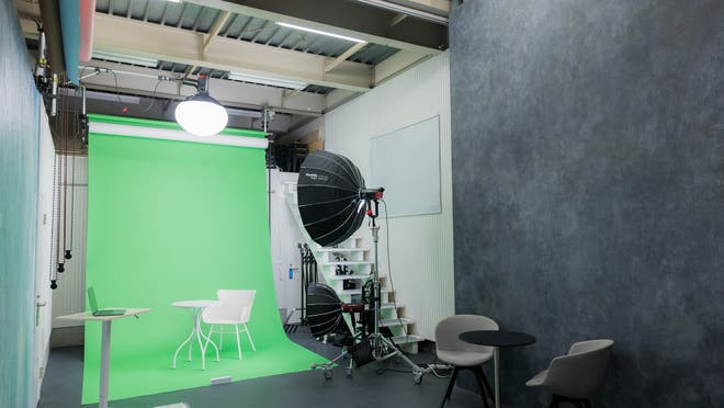 スタジオマド小岩 1Fシューティングスタジオ バックペーパー大型照明常設 撮影しやすいシャワールーム完備 の写真1