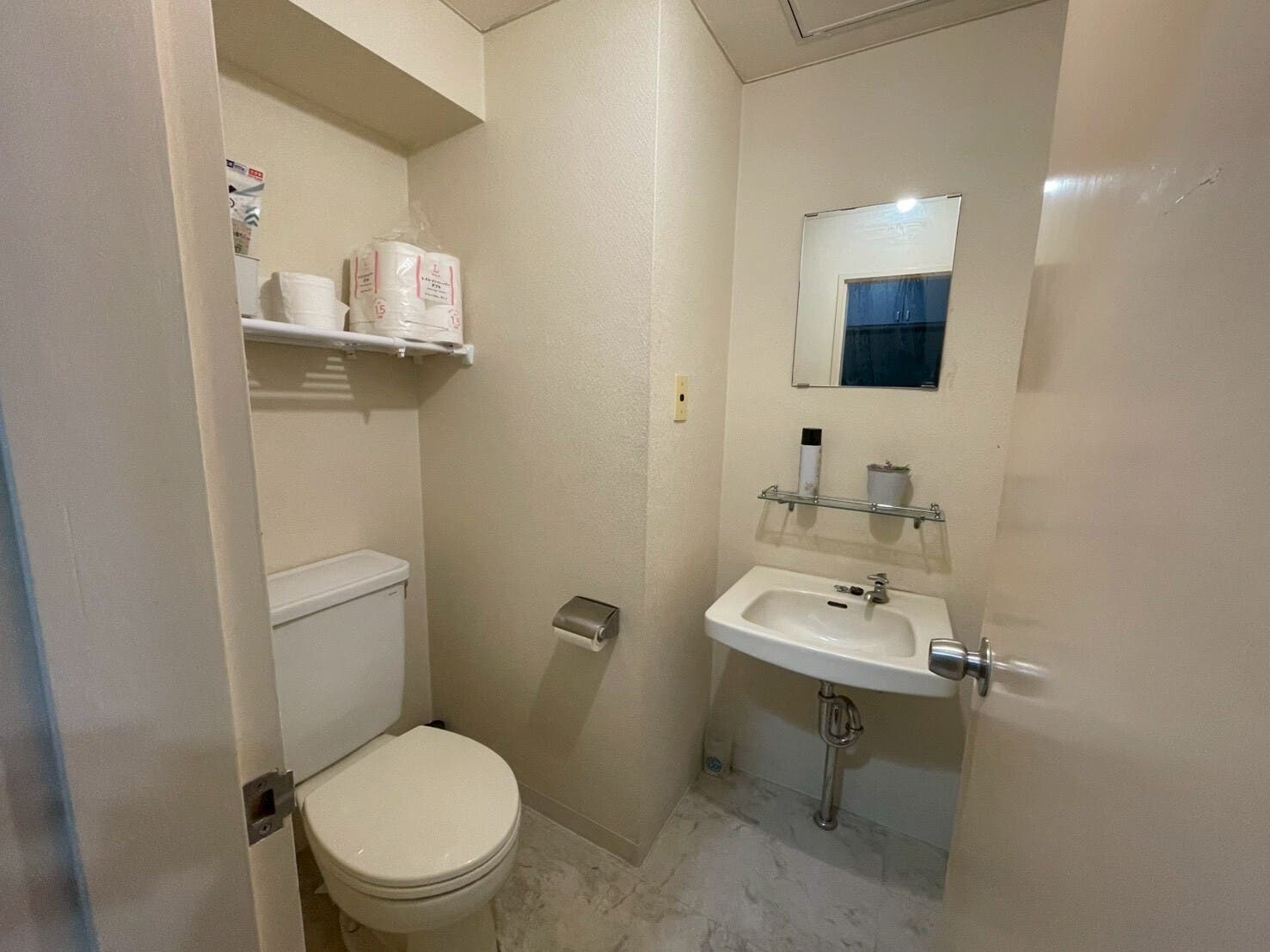 渋谷・道玄坂｜最大8名｜24h｜夜間〜早朝の利用可｜ホムパ/ボドゲ/映画・スポーツ鑑賞/会議・テレワーク｜近くにコンビニ&ドンキの写真12