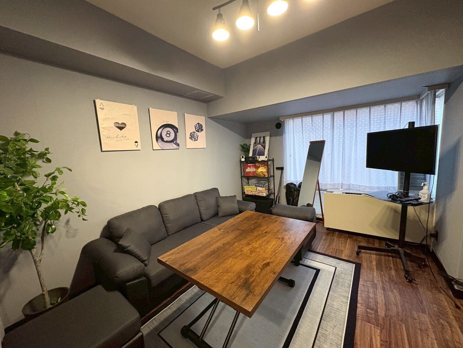 渋谷・道玄坂｜最大8名｜24h｜夜間〜早朝の利用可｜ホムパ/ボドゲ/映画・スポーツ鑑賞/会議・テレワーク｜近くにコンビニ&ドンキの写真1