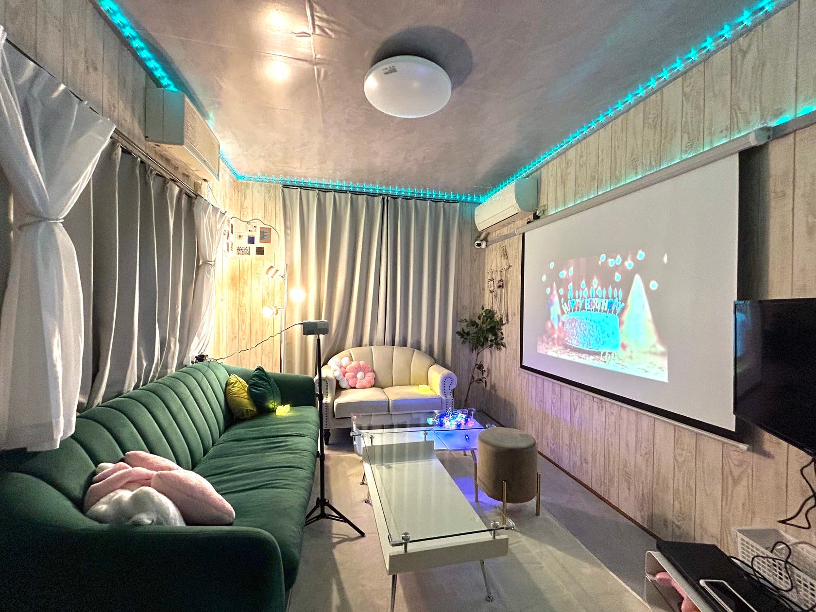 💰町田最高級家具設置💰町田駅5分🚶ママ会✨デート👫女子会❤️誕生日会🎂推し会🌹100インチプロジェクタの写真2