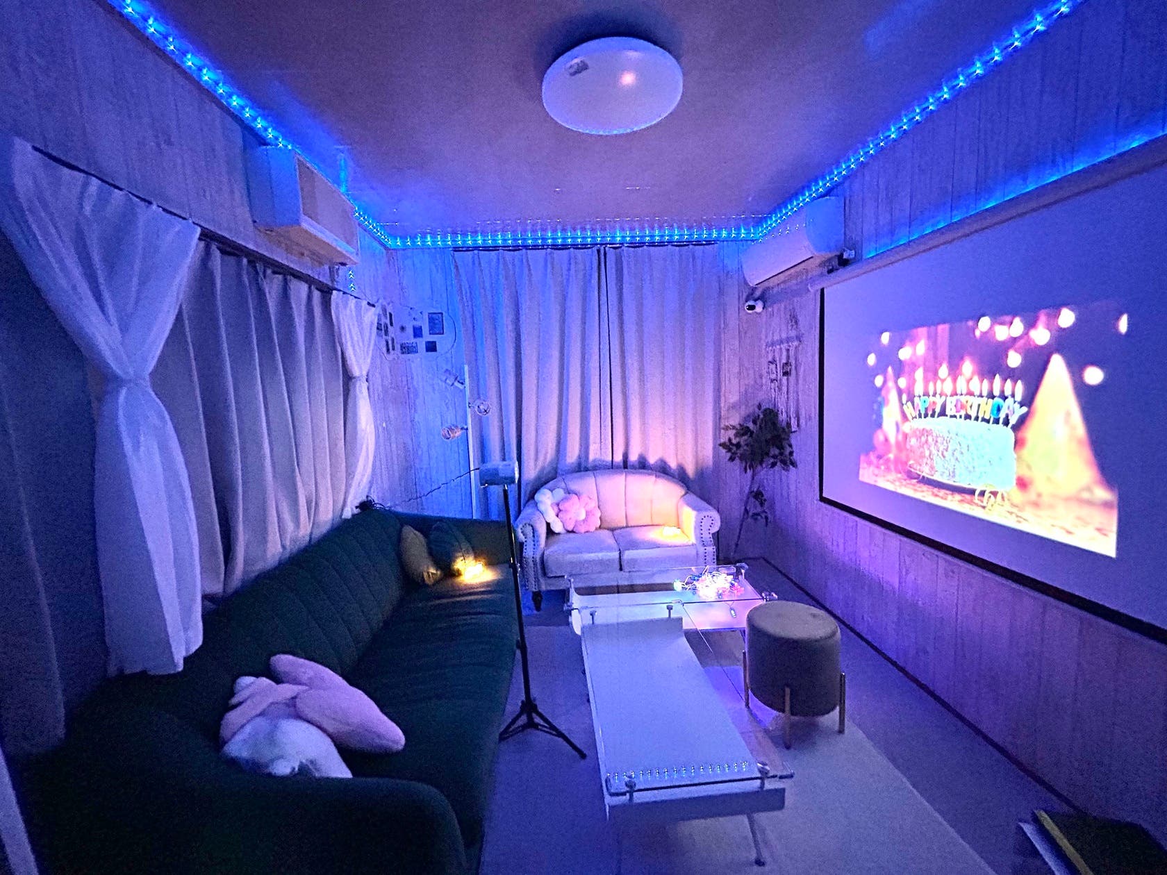 💰町田最高級家具設置💰町田駅5分🚶ママ会✨デート👫女子会❤️誕生日会🎂推し会🌹100インチプロジェクタの写真1