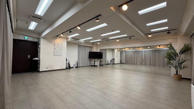 【OPEN記念】駅前/鏡5.4m/シンプル多目的スタジオ/ダンス・ヨガ・コスプレ・撮影・演劇にの写真1