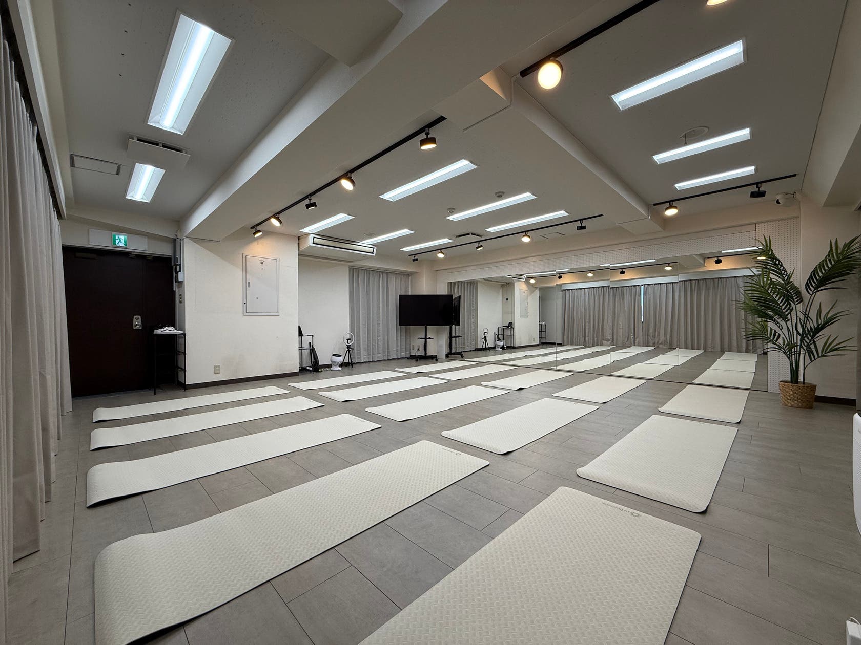 【OPEN記念】駅前／鏡5.4m／シンプル多目的スタジオ／ダンス・ヨガ・コスプレ・撮影・演劇にの写真3