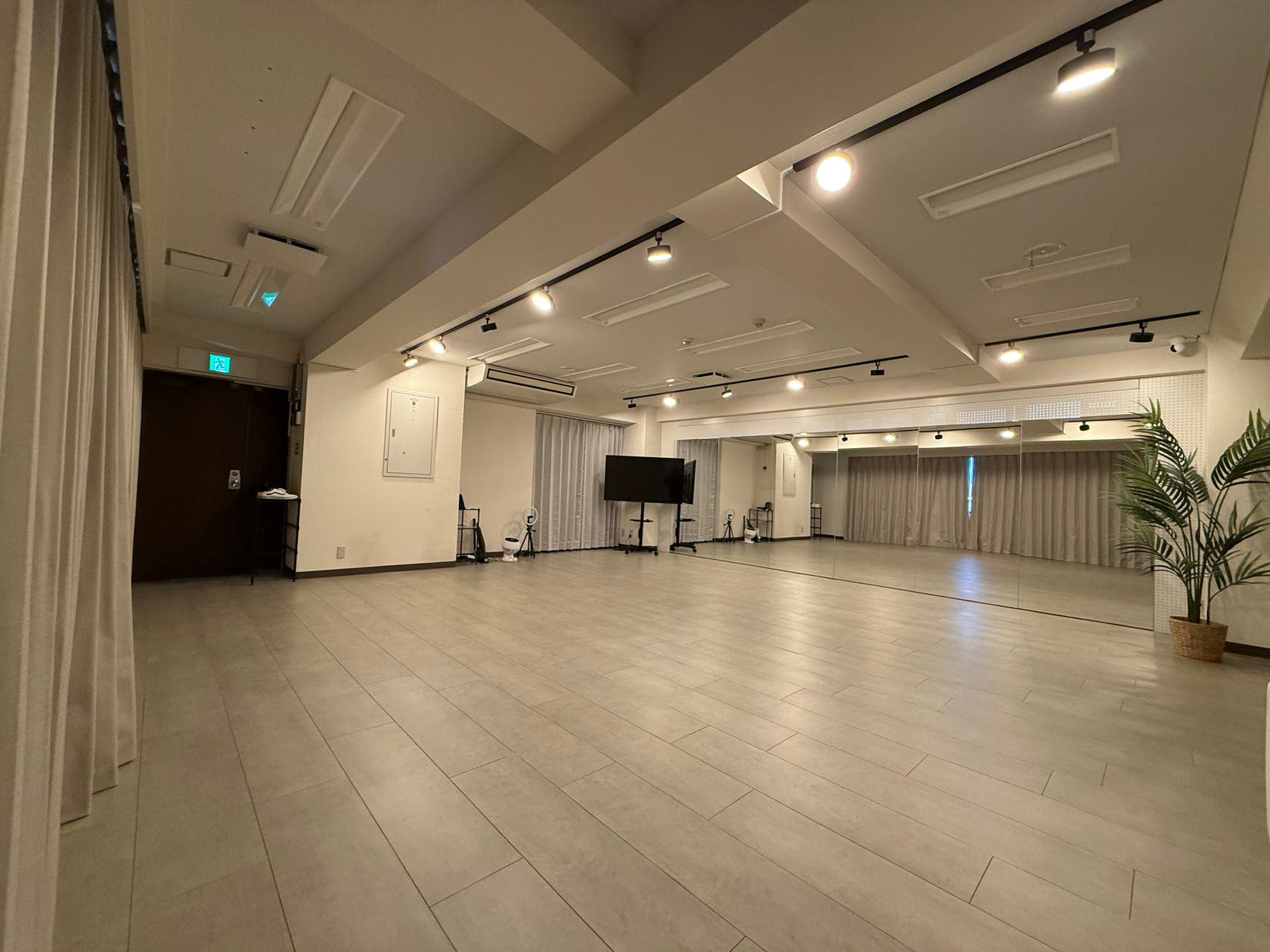 【OPEN記念】駅前／鏡5.4m／シンプル多目的スタジオ／ダンス・ヨガ・コスプレ・撮影・演劇にの写真4