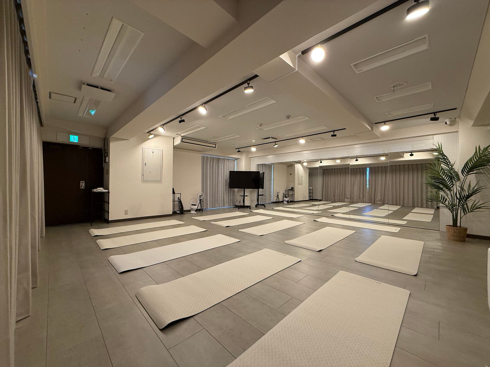 【OPEN記念】駅前／鏡5.4m／シンプル多目的スタジオ／ダンス・ヨガ・コスプレ・撮影・演劇にの写真5