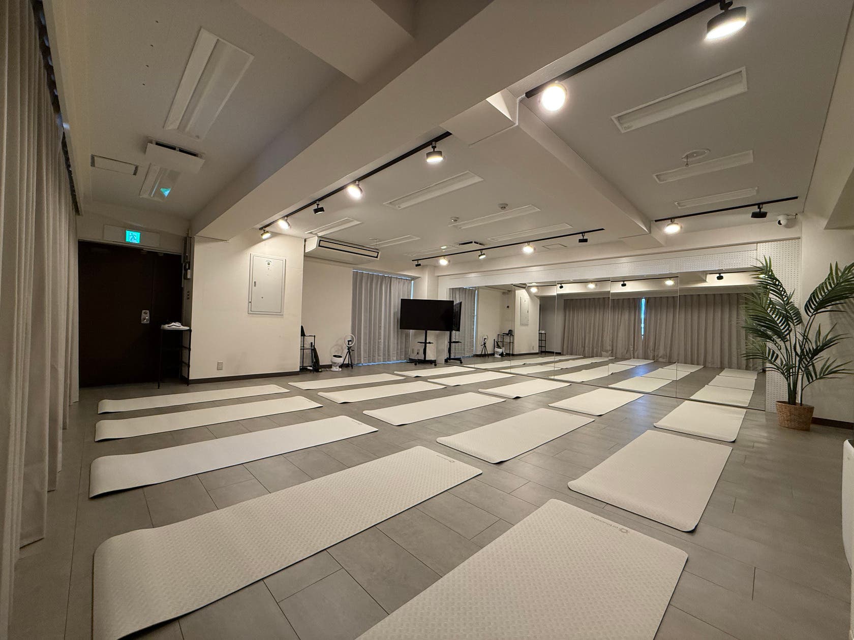 【OPEN記念】駅前／鏡5.4m／シンプル多目的スタジオ／ダンス・ヨガ・コスプレ・撮影・演劇にの写真6