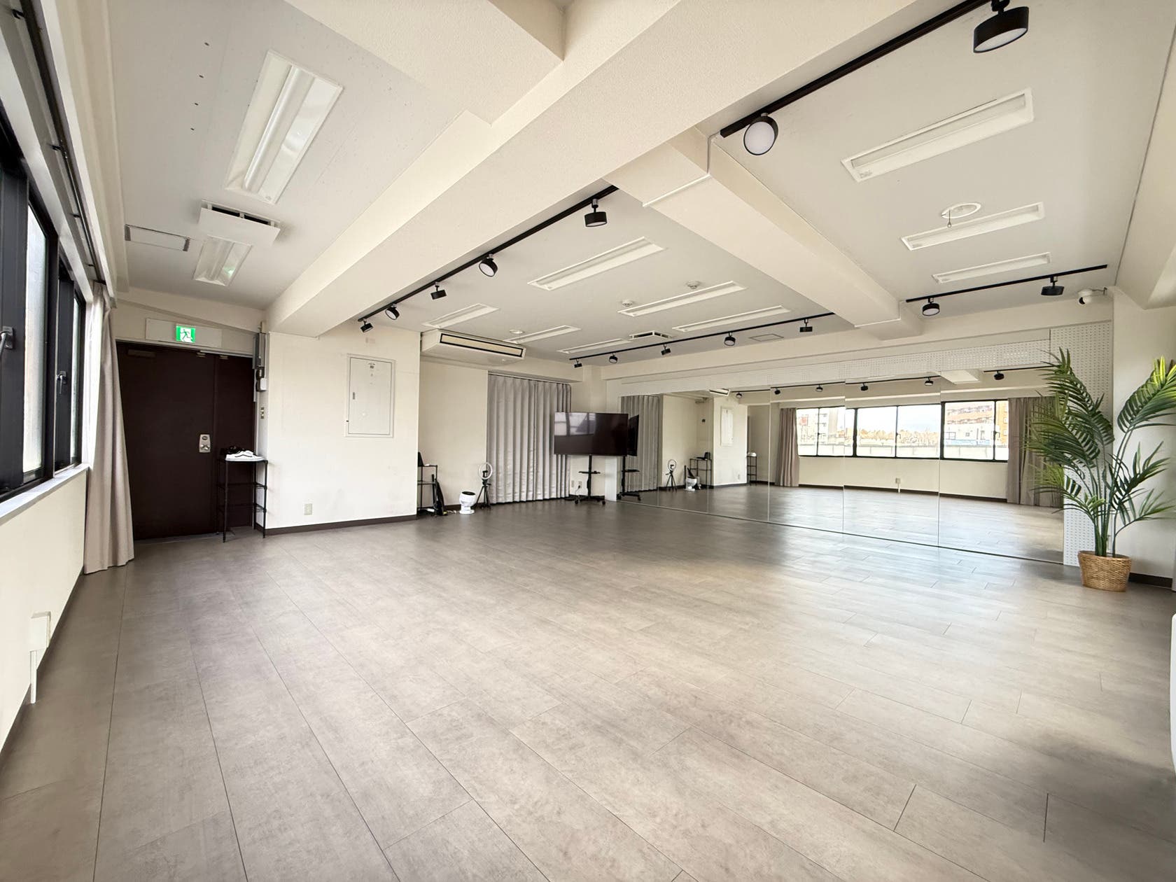 【OPEN記念】駅前／鏡5.4m／シンプル多目的スタジオ／ダンス・ヨガ・コスプレ・撮影・演劇にの写真7