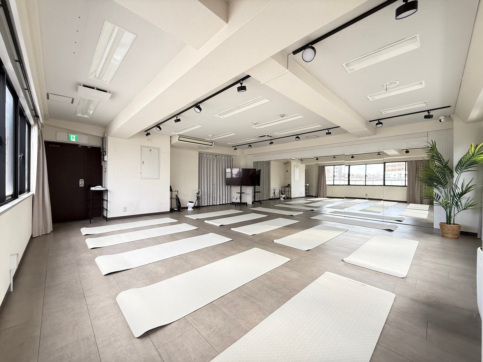 【OPEN記念】駅前／鏡5.4m／シンプル多目的スタジオ／ダンス・ヨガ・コスプレ・撮影・演劇にの写真8