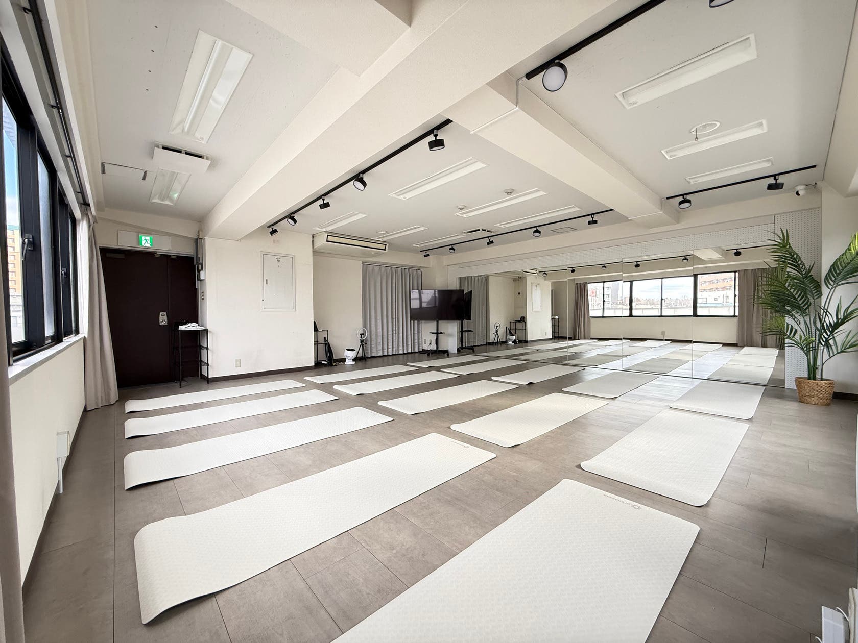 【OPEN記念】駅前／鏡5.4m／シンプル多目的スタジオ／ダンス・ヨガ・コスプレ・撮影・演劇にの写真9