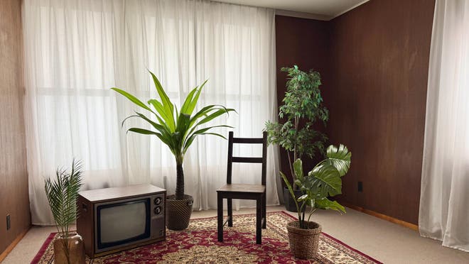 【Droom】駅から徒歩5分!自然光たっぷりの古びた洋室|ポートレート|コスプレ|推し活|お茶会の写真1