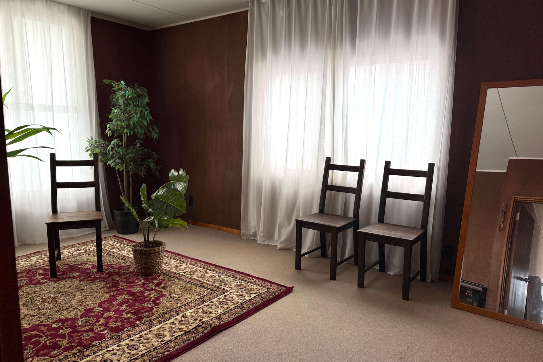 【Droom】駅から徒歩5分！自然光たっぷりの古びた洋室｜ポートレート｜コスプレ｜推し活｜お茶会の写真4