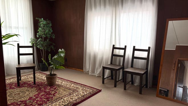 【Droom】駅から徒歩5分!自然光たっぷりの古びた洋室|ポートレート|コスプレ|推し活|お茶会の写真4