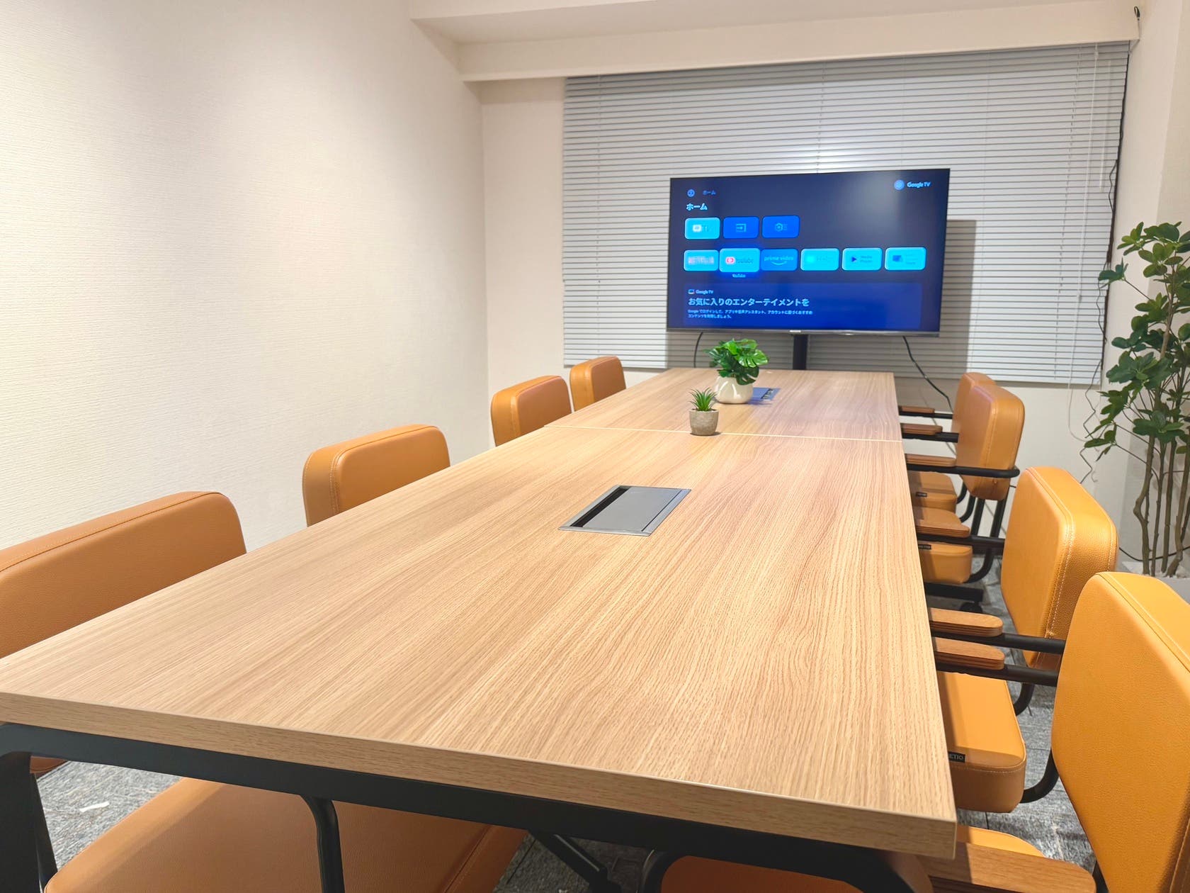 【新大阪駅東口１０秒❗️超駅近】無料WiFi・モニター・ホワイトボード無料貸出中❗️完全個室・会議・面談《SS新大阪516》の写真4