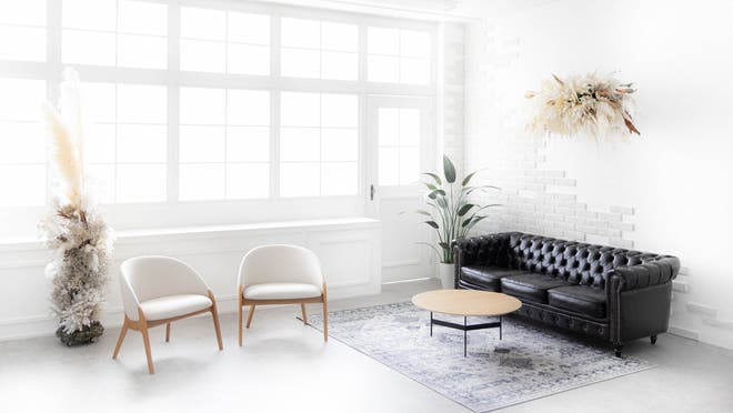 自然光たっぷり|上品で洗練された世界観がつくれる24時間スタジオの写真1