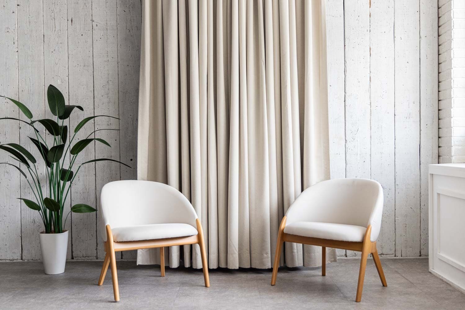 自然光たっぷり｜上品で洗練された世界観がつくれる24時間スタジオの写真2