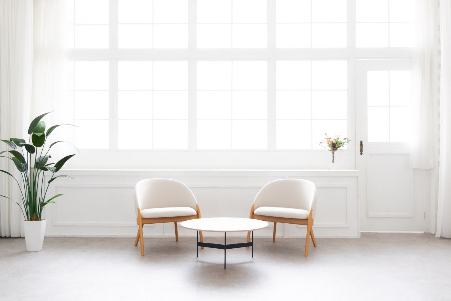 自然光たっぷり｜上品で洗練された世界観がつくれる24時間スタジオの写真15