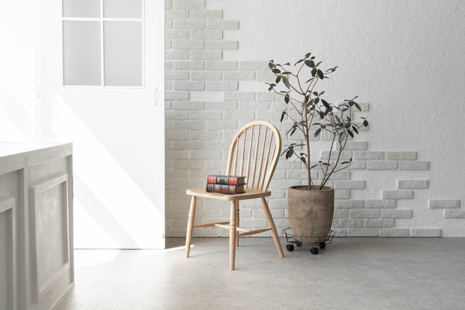 自然光たっぷり｜上品で洗練された世界観がつくれる24時間スタジオの写真7