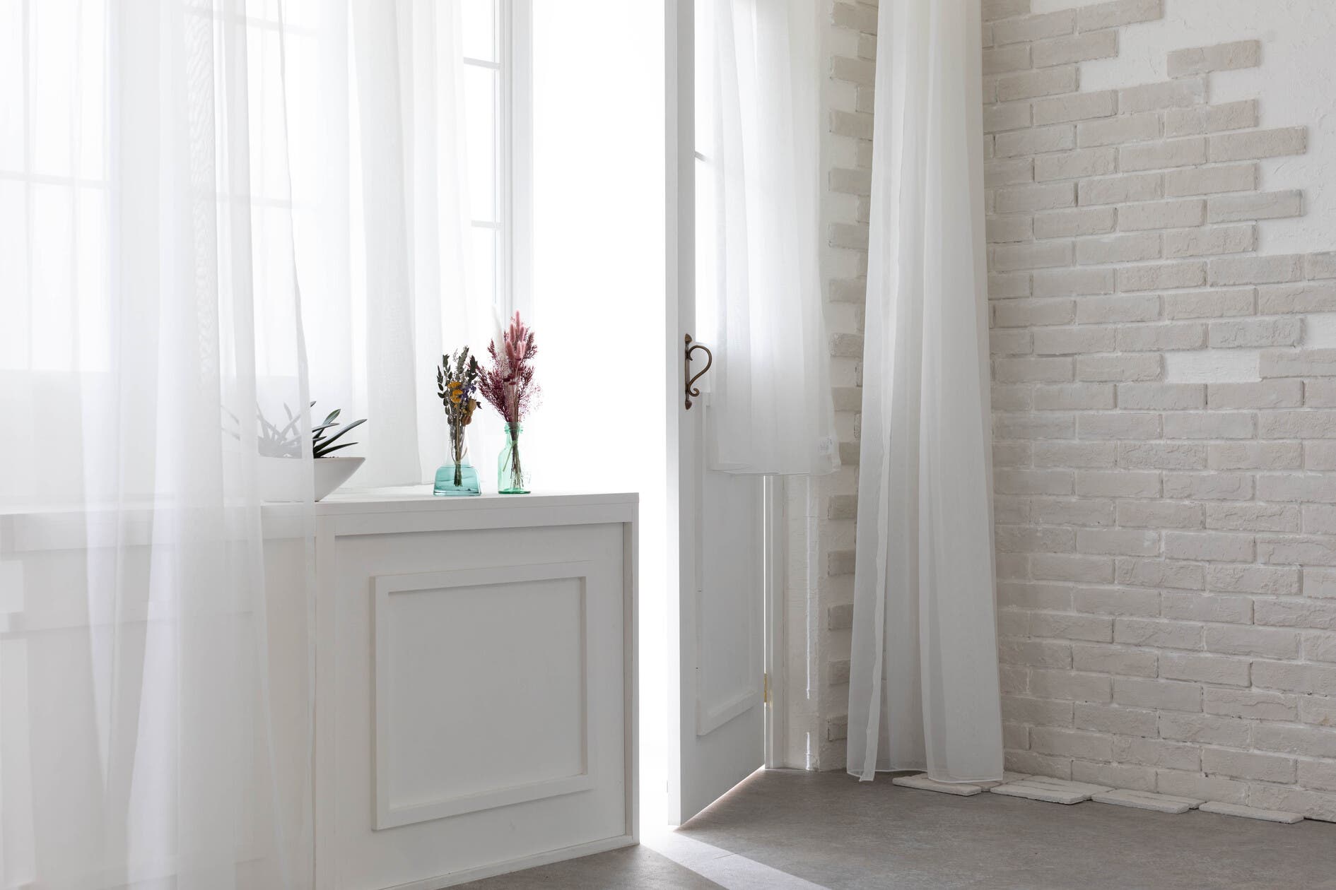 自然光たっぷり｜上品で洗練された世界観がつくれる24時間スタジオの写真18