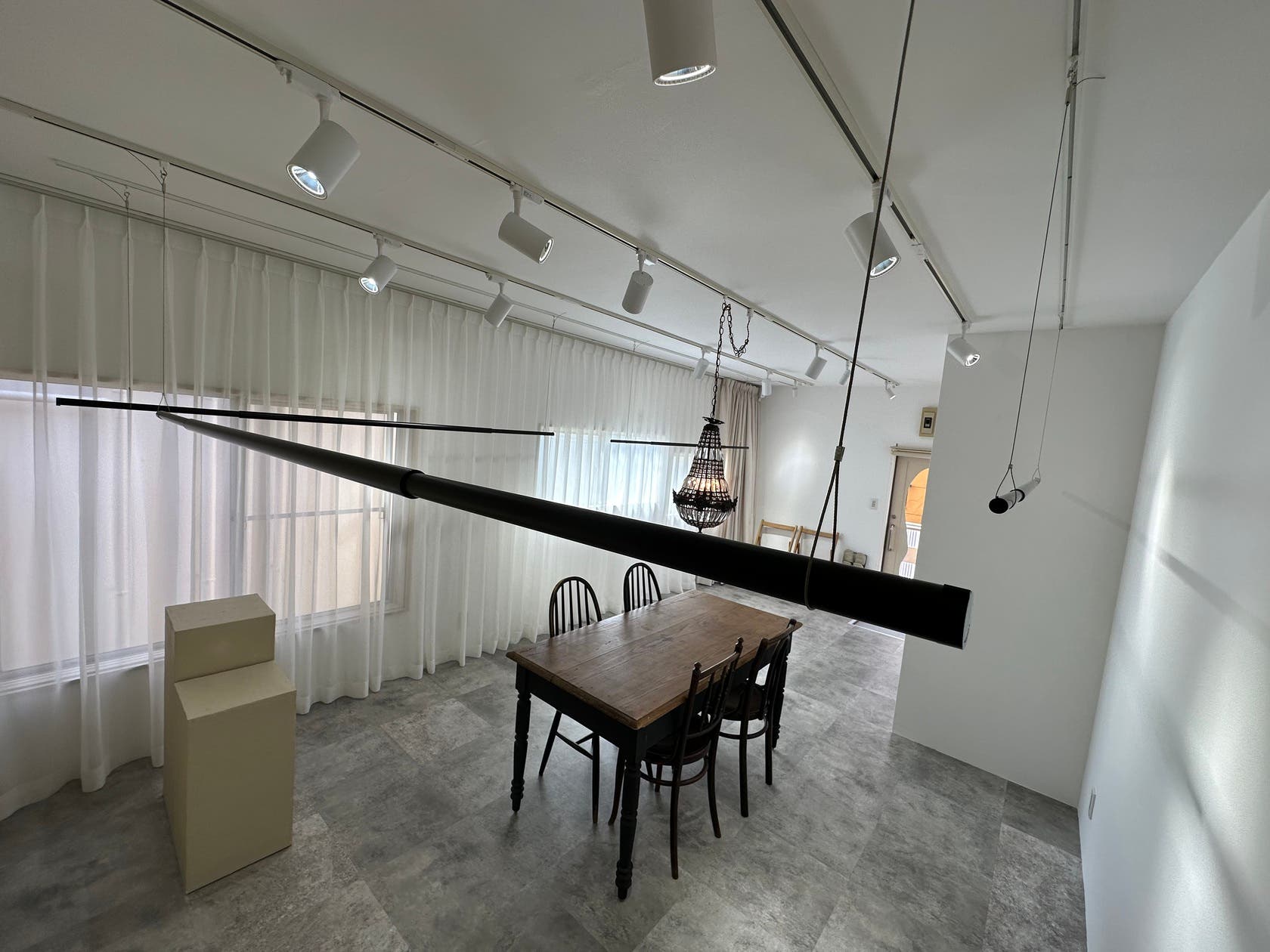 【表参道徒歩3分】自然光・ベージュと白・アーチ・アンティーク・海外インテリア・フォトスタジオの写真12