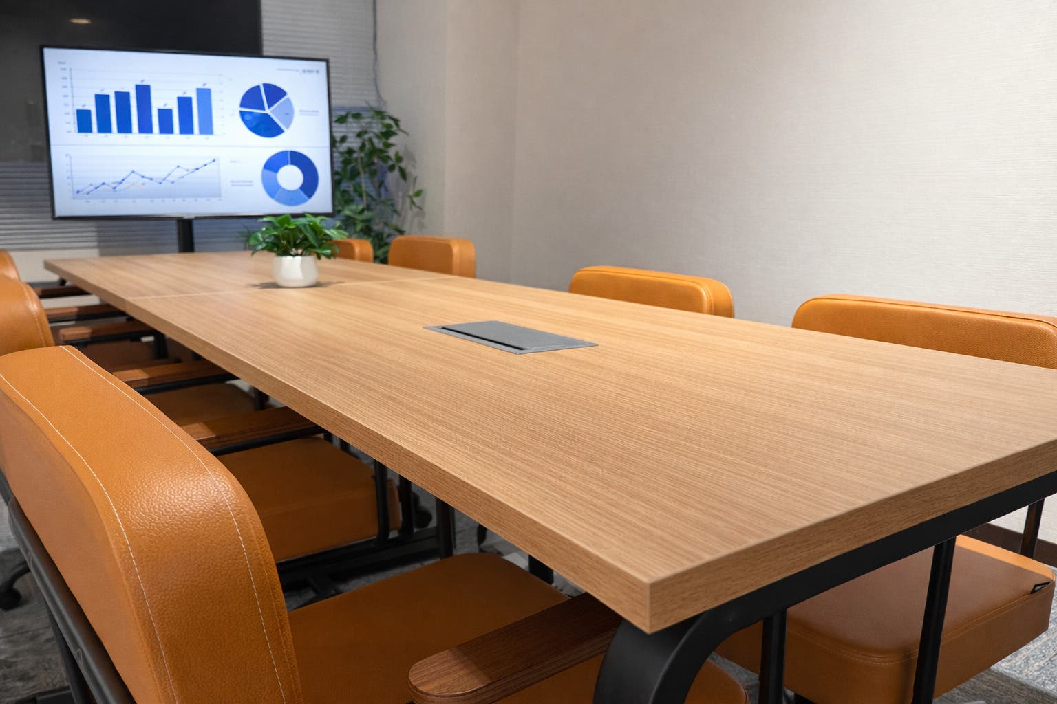 【新大阪駅東口１０秒❗️超駅近】無料WiFi・モニター・ホワイトボード無料貸出中❗️完全個室・会議・面談《SS新大阪516》の写真7