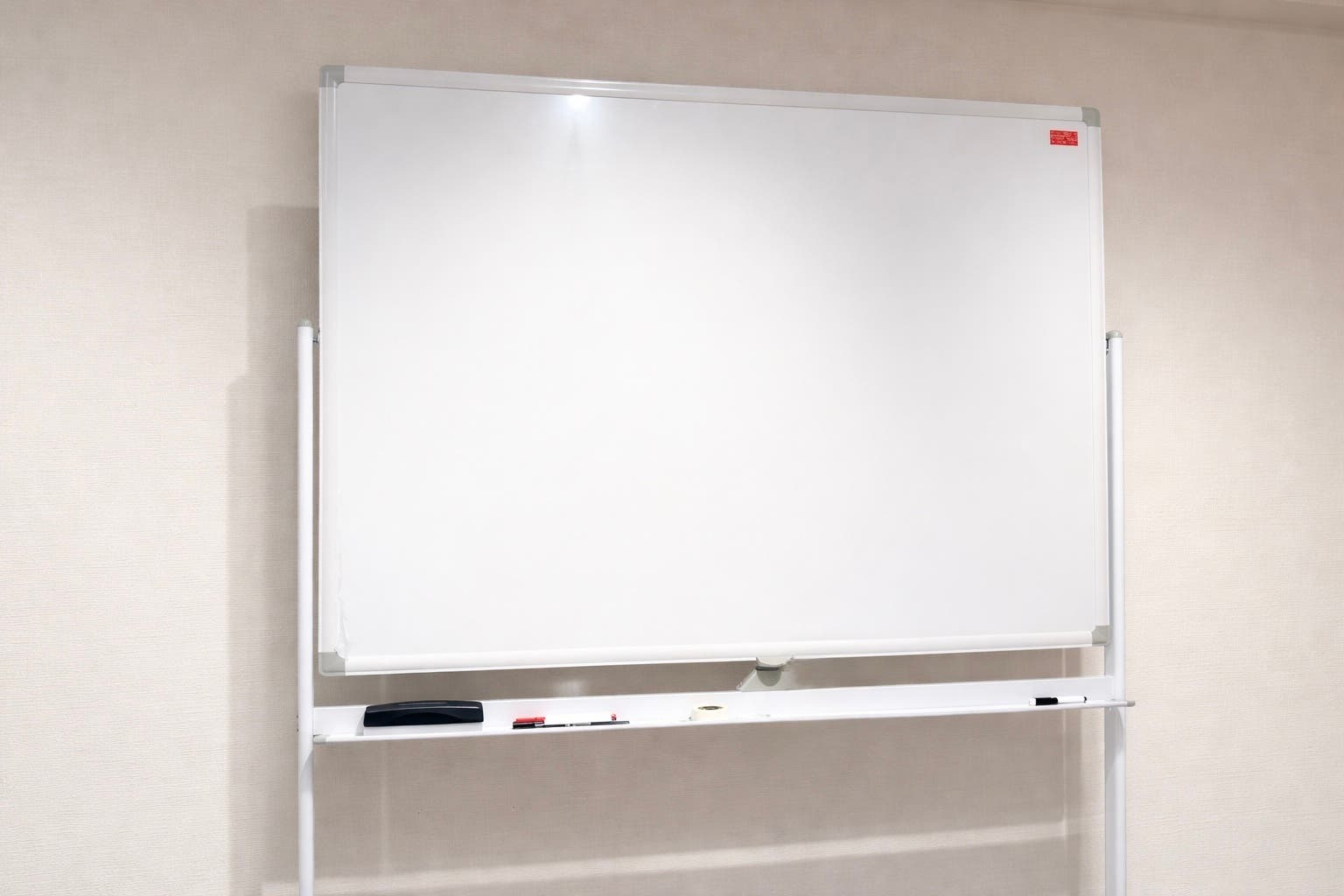 【新大阪駅東口１０秒❗️超駅近】無料WiFi・モニター・ホワイトボード無料貸出中❗️完全個室・会議・面談《SS新大阪516》の写真14