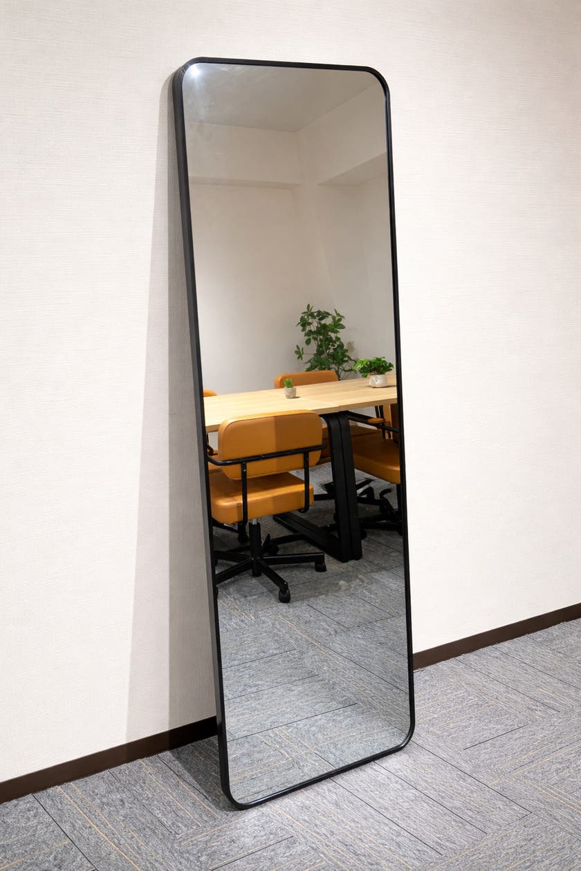 【新大阪駅東口１０秒❗️超駅近】無料WiFi・モニター・ホワイトボード無料貸出中❗️完全個室・会議・面談《SS新大阪516》の写真15