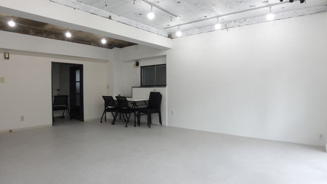 【目黒駅2分】真南の自然光|白壁+5m以上のコンクリ調壁|撮影機材+背景紙無料|スチール撮影・商品撮影・控室・展示会|の写真6