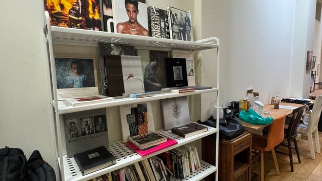 大阪・九条駅近くの白を基調としたスタジオスペース。 自然光が差し込み、撮影・展示・ワークショップなど多用途にご利用いただけます。の写真2