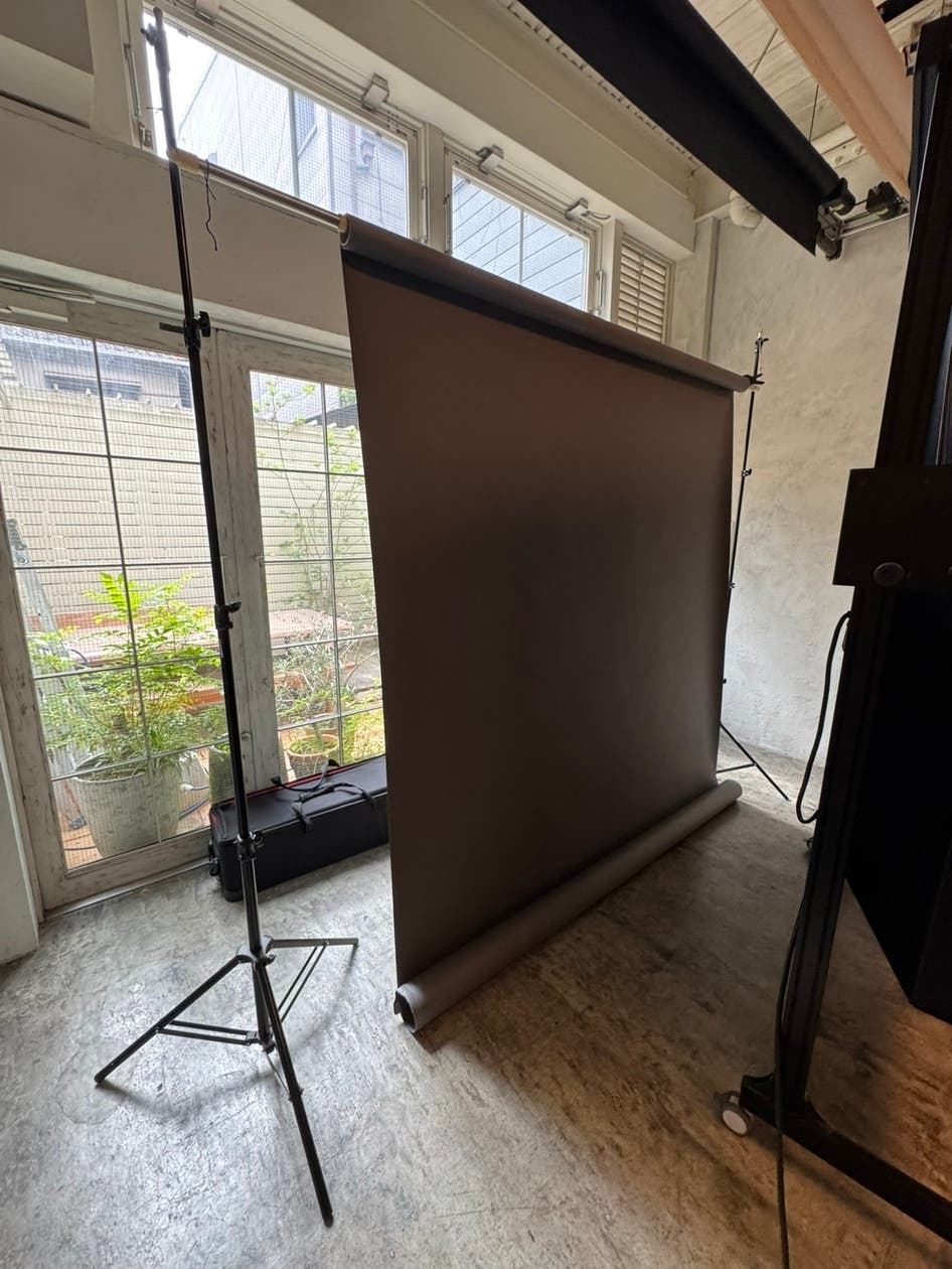 大阪・九条駅近くの白を基調としたスタジオスペース。 自然光が差し込み、撮影・展示・ワークショップなど多用途にご利用いただけます。の写真5