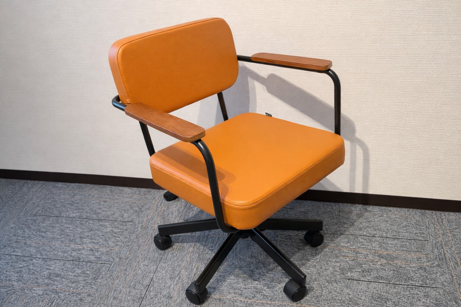 【新大阪駅東口１０秒❗️超駅近】無料WiFi・モニター・ホワイトボード無料貸出中❗️完全個室・会議・面談《SS新大阪516》の写真12