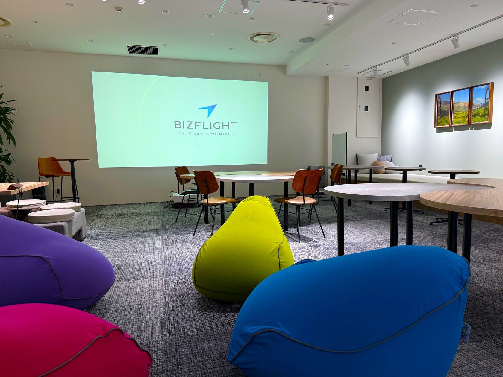 【新静岡駅徒歩1分】最大20名｜静かな地下空間｜講義・研修・会議向けの写真7