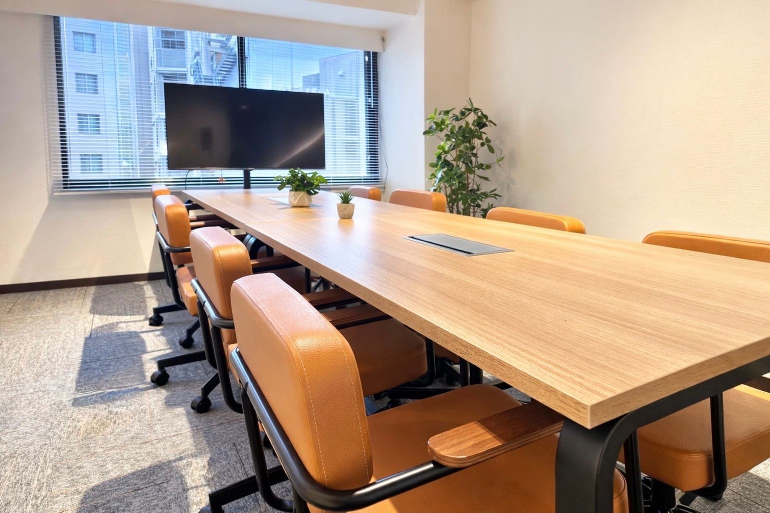 【新大阪駅東口１０秒❗️超駅近】無料WiFi・モニター・ホワイトボード無料貸出中❗️完全個室・会議・面談《SS新大阪516》の写真5