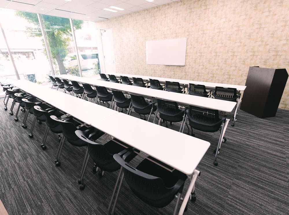 【五反田7分】プロジェクター・マイク等「全備品無料」42名規模のセミナー会場の写真2