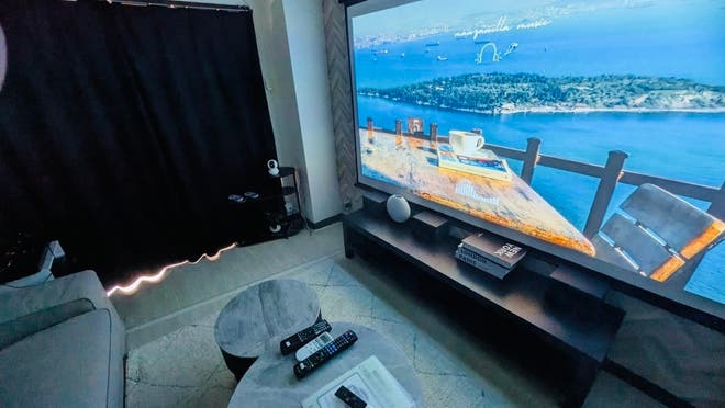 100インチスクリーン+4Kプロジェクターで大迫力の映画🎞ゲーム🎮推し活🤍贅沢な遊び時間を、大人だけの隠れ家で🖤の写真1