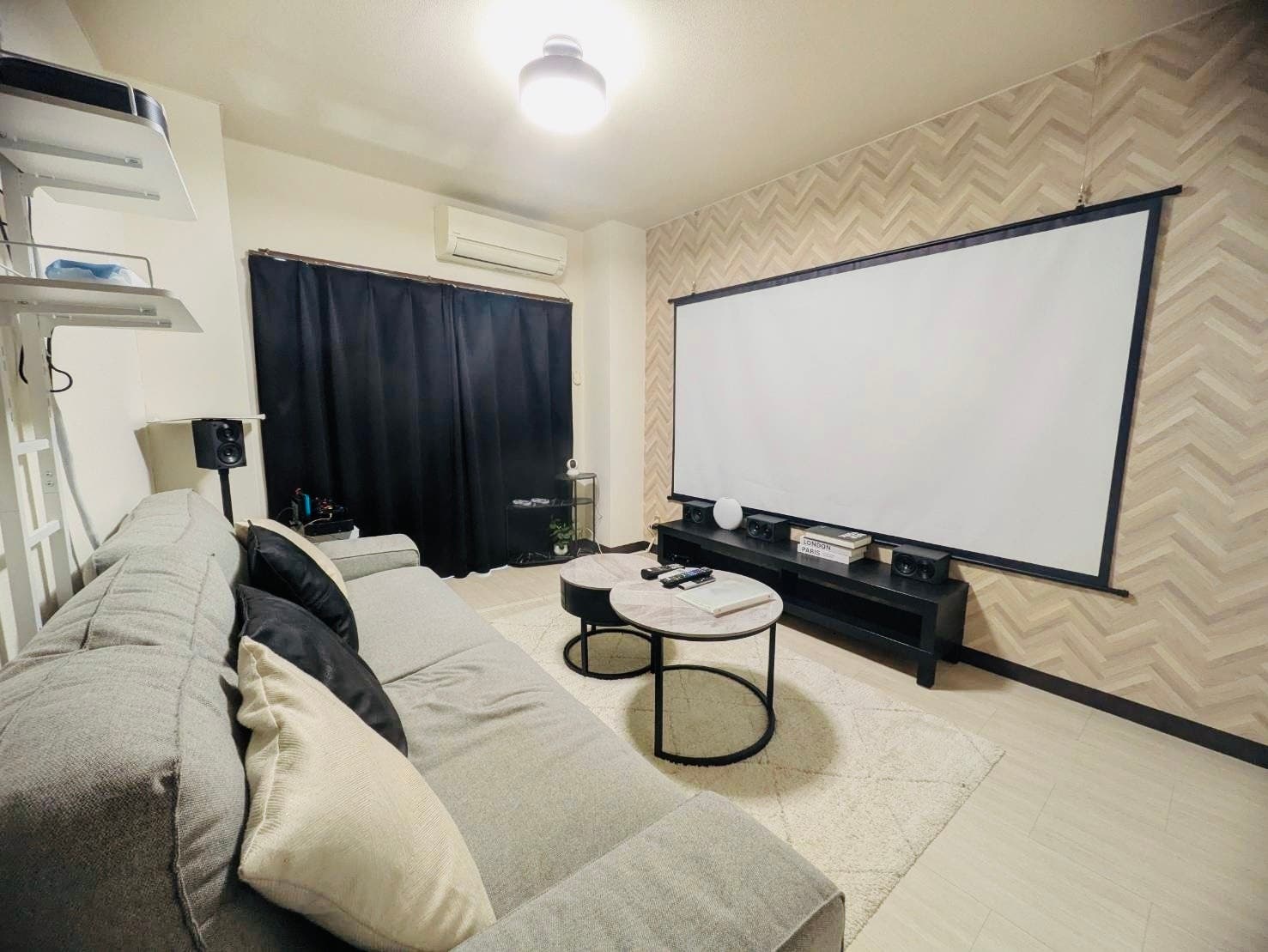 100インチスクリーン＋４Kプロジェクターで大迫力の映画🎞ゲーム🎮推し活🤍贅沢な遊び時間を、大人だけの隠れ家で🖤の写真5