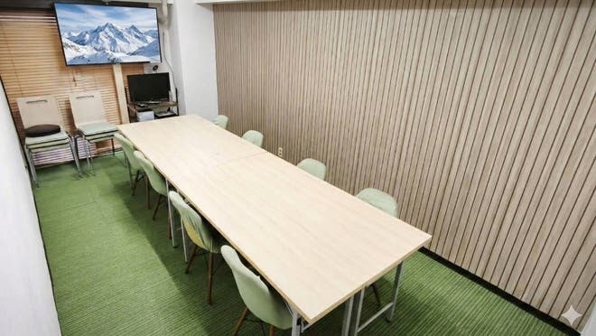 【ラピス】新宿徒歩1分 個室 格安会議室 WiFi プロジェクター無料 C Web会議・テレワークにの写真1