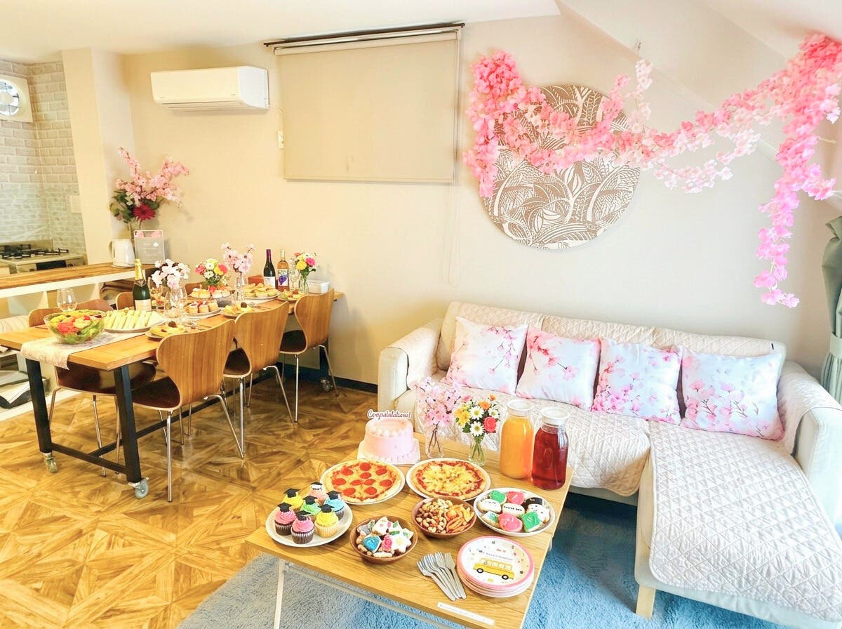 🌸卒園・入学パーティー🎉大画面プロジェクターで思い出動画上映✨ママ会・お祝い会に✨最大15名の写真1