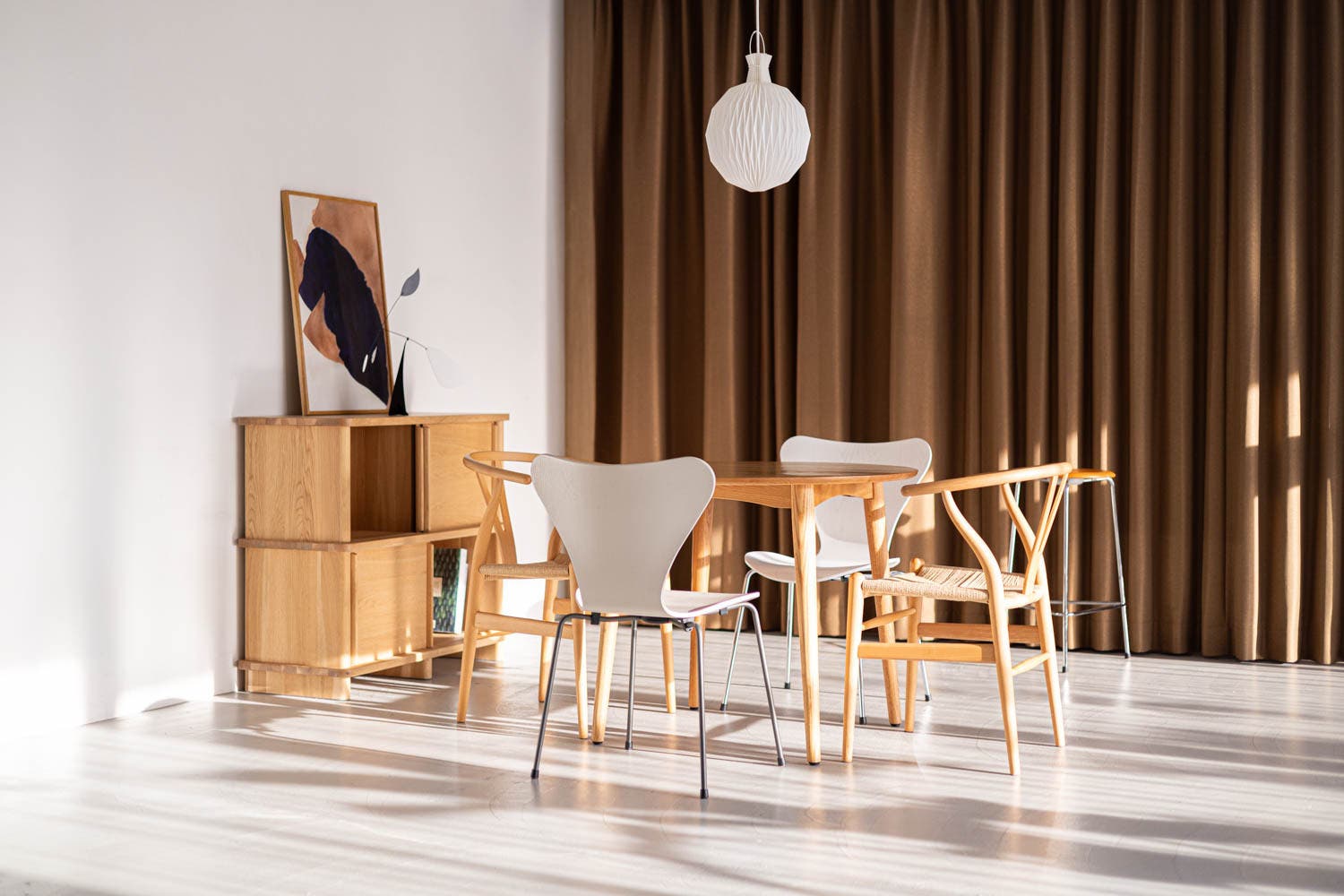 南向きの大きな窓から自然光｜北欧ナチュラル空間＋屋外撮影バルコニー｜写真撮影、ムービー撮影、イベント、セミナー、会議室の写真3