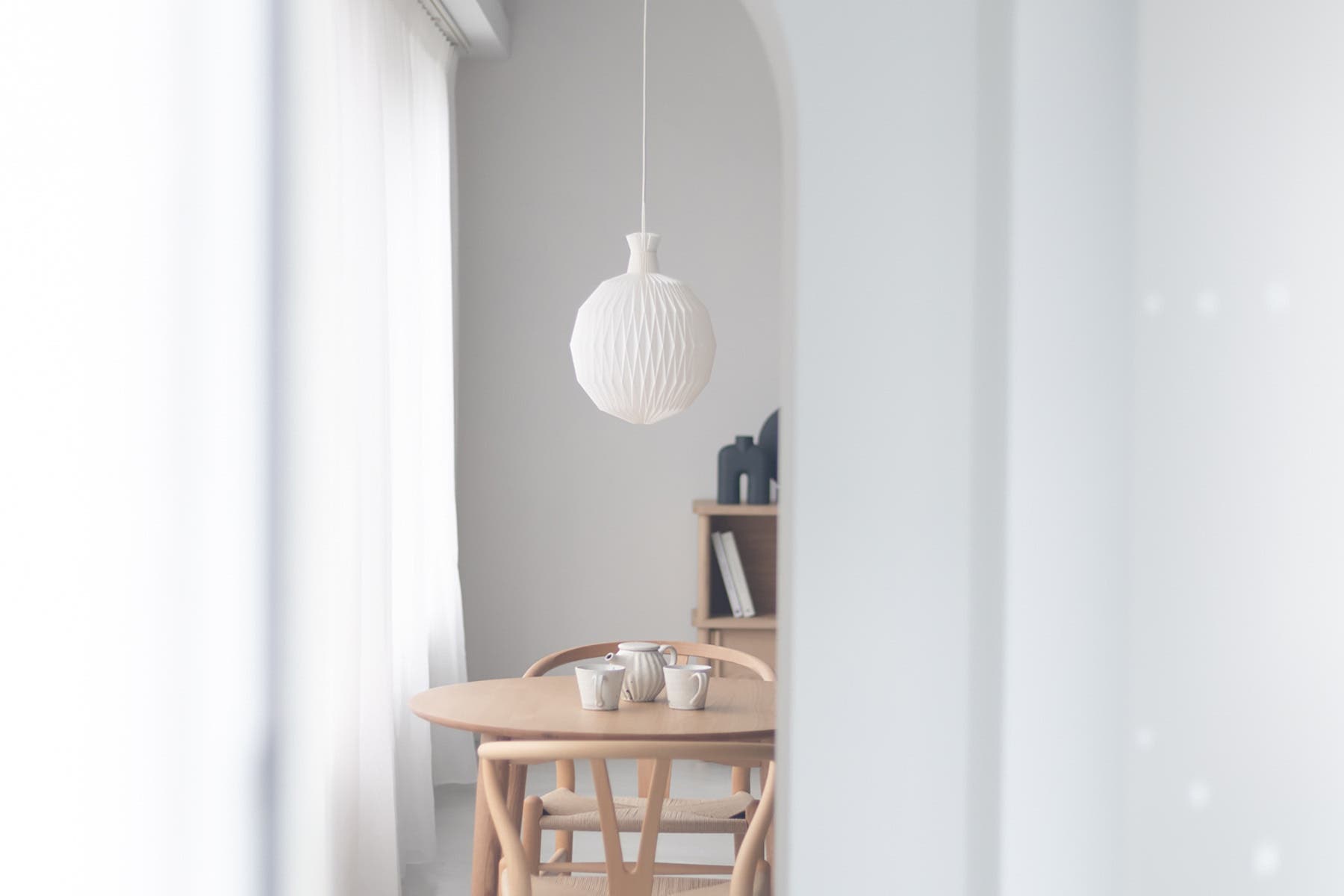 南向きの大きな窓から自然光｜北欧ナチュラル空間＋屋外撮影バルコニー｜写真撮影、ムービー撮影、イベント、セミナー、会議室の写真9